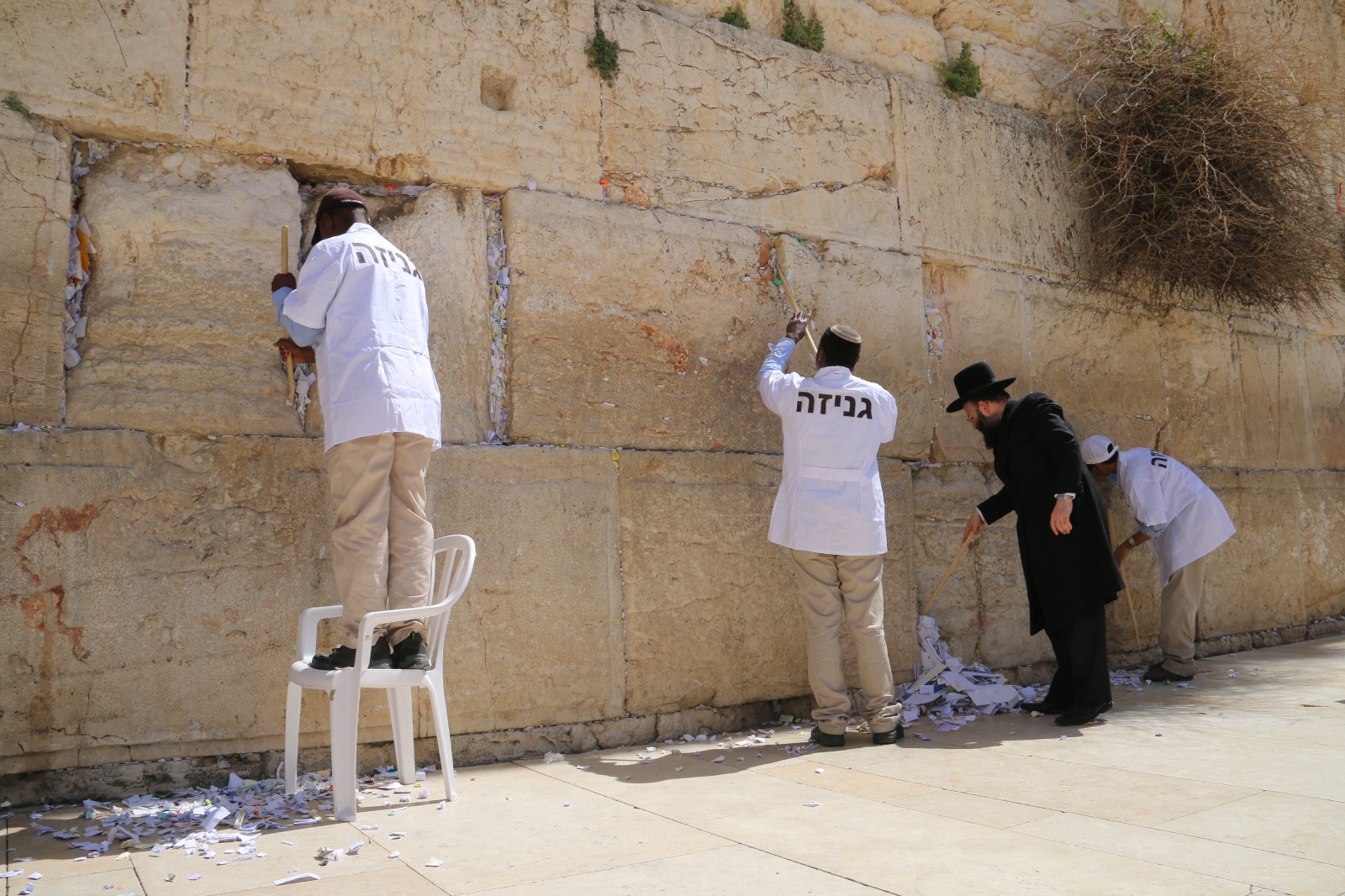 Special Western Wall Notes that go up to the Heavens