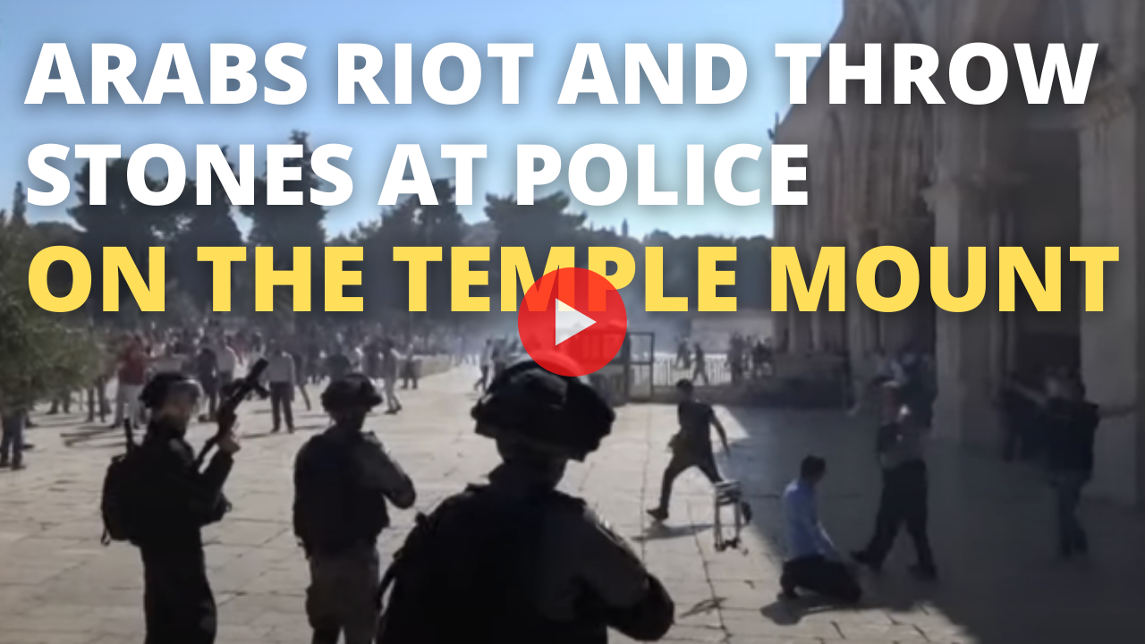 Arabs Riot and Throw Stones At Police On The Temple Mount